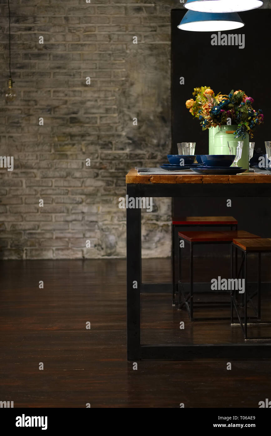 Empty table served for dinner Stock Photo - Alamy
