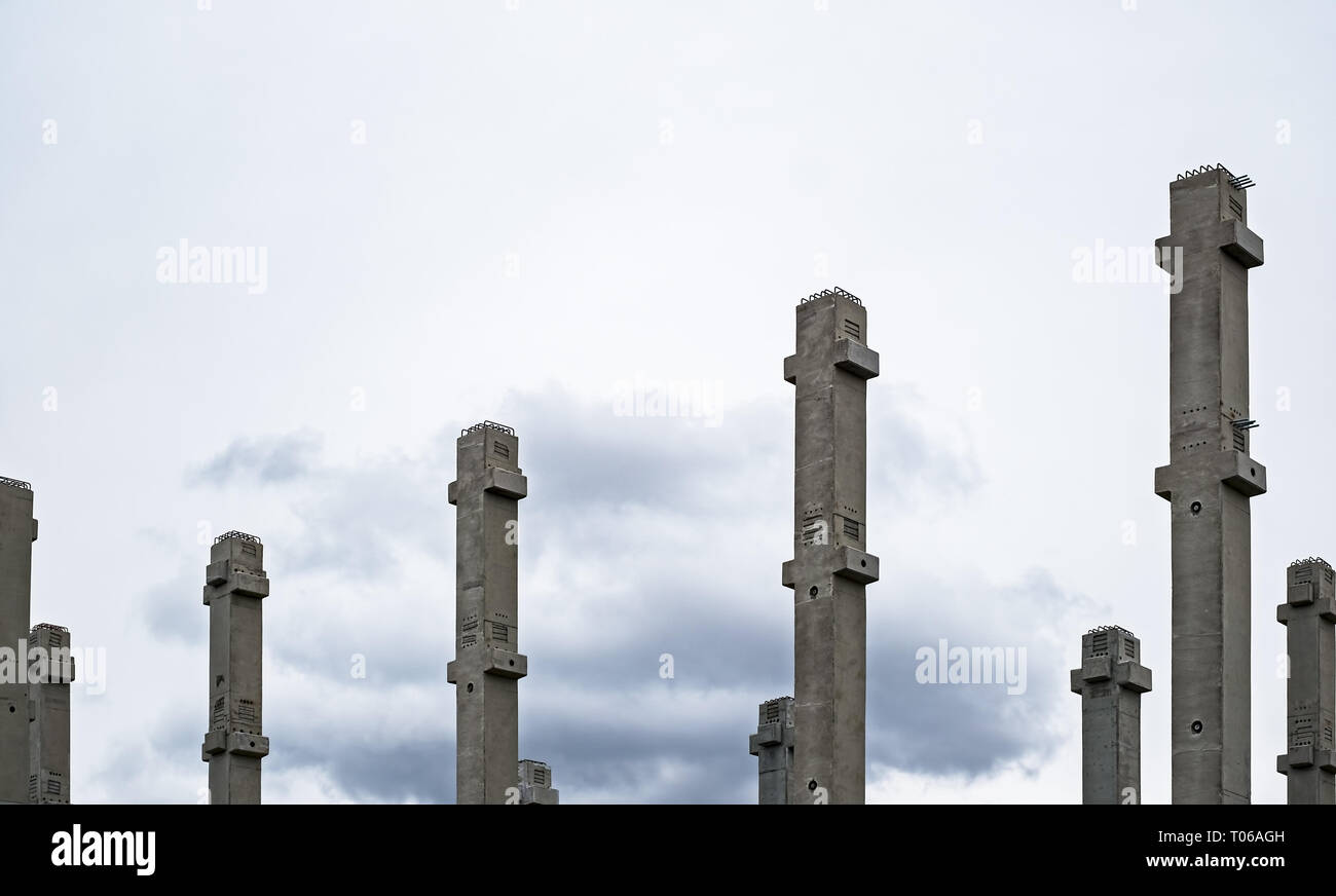 Industrial concrete pillars for a new shopping mall Stock Photo - Alamy