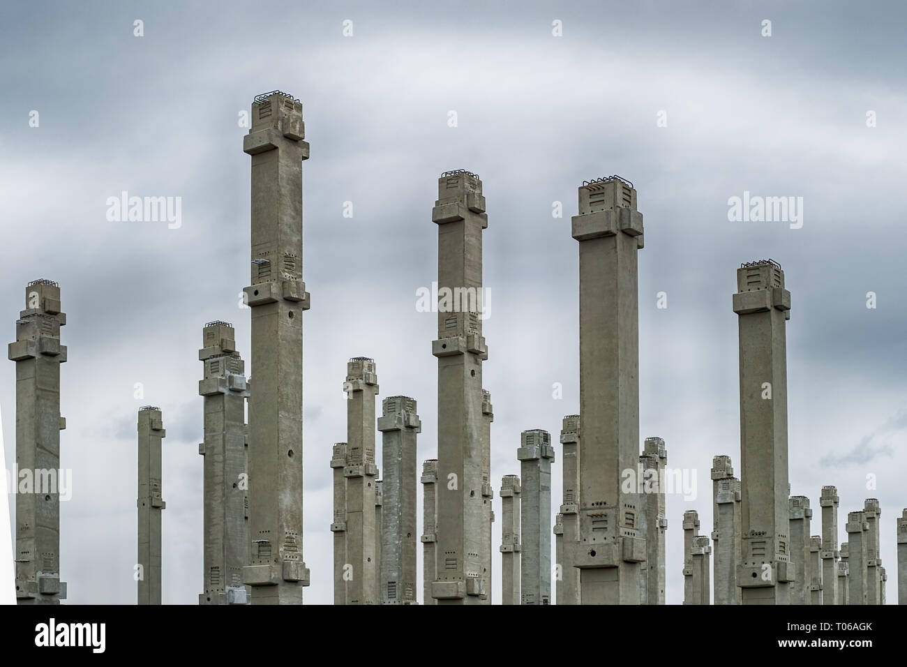 Industrial concrete pillars for a new shopping mall Stock Photo - Alamy