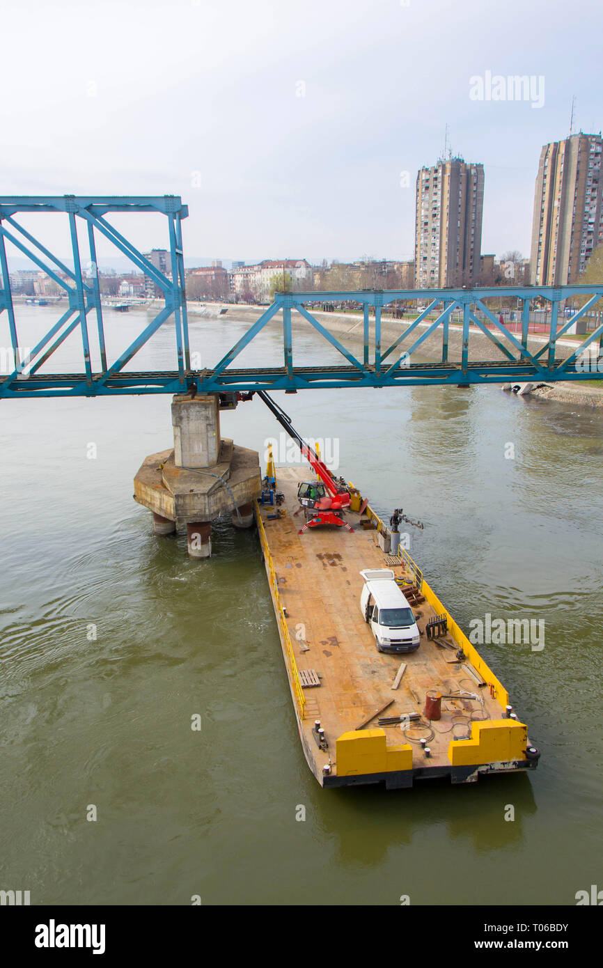 Temporary bridge scaffolding hi-res stock photography and images - Alamy