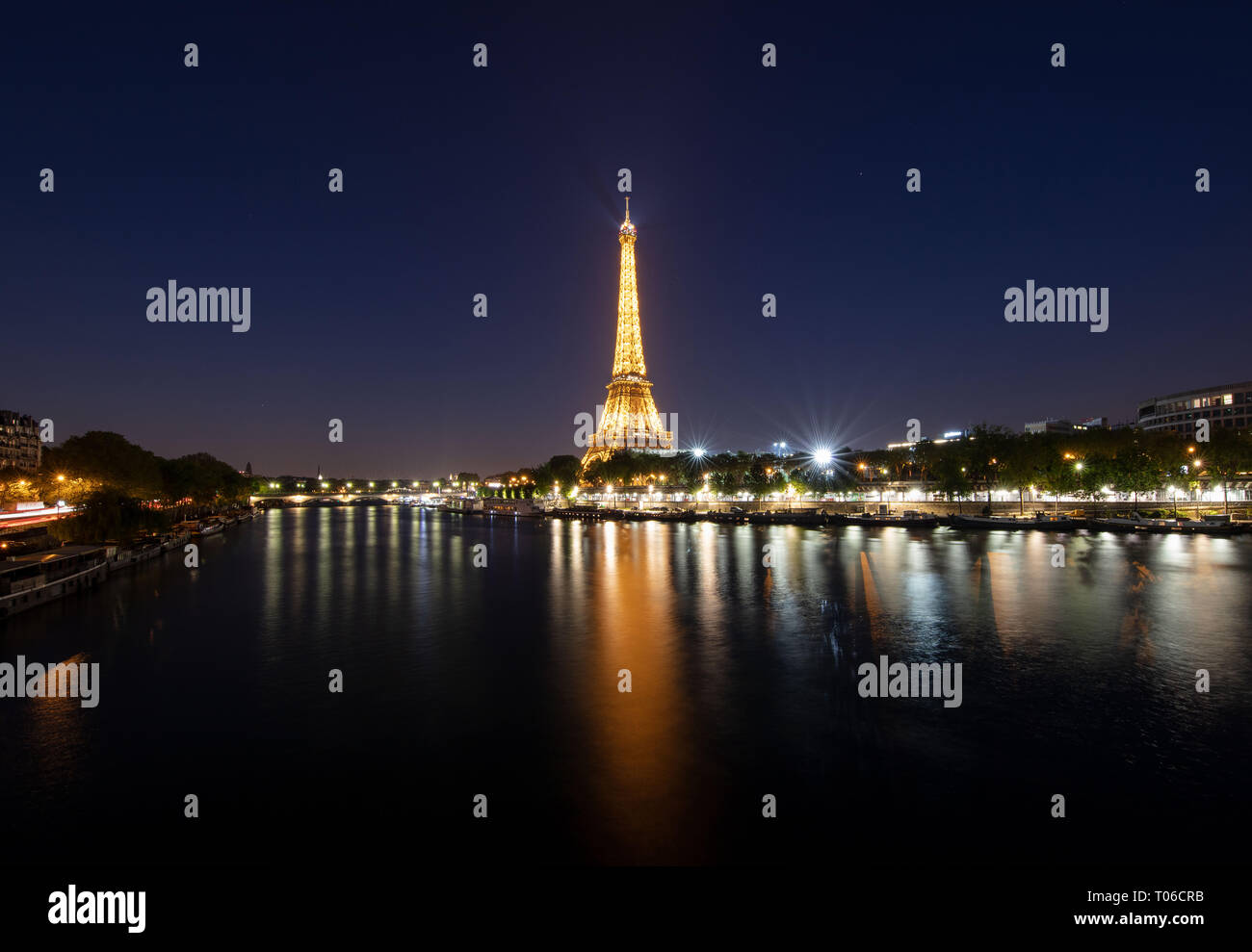 A shot over The River Seine of The Eiffel Tower light show in Paris, France Stock Photo - Alamy