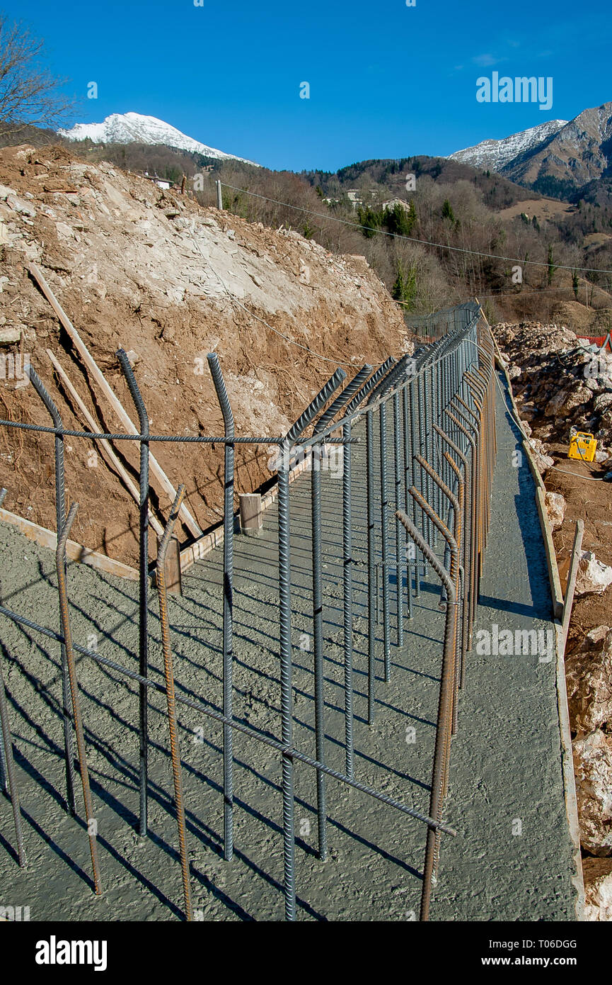 reinforced concrete wall construction Stock Photo - Alamy