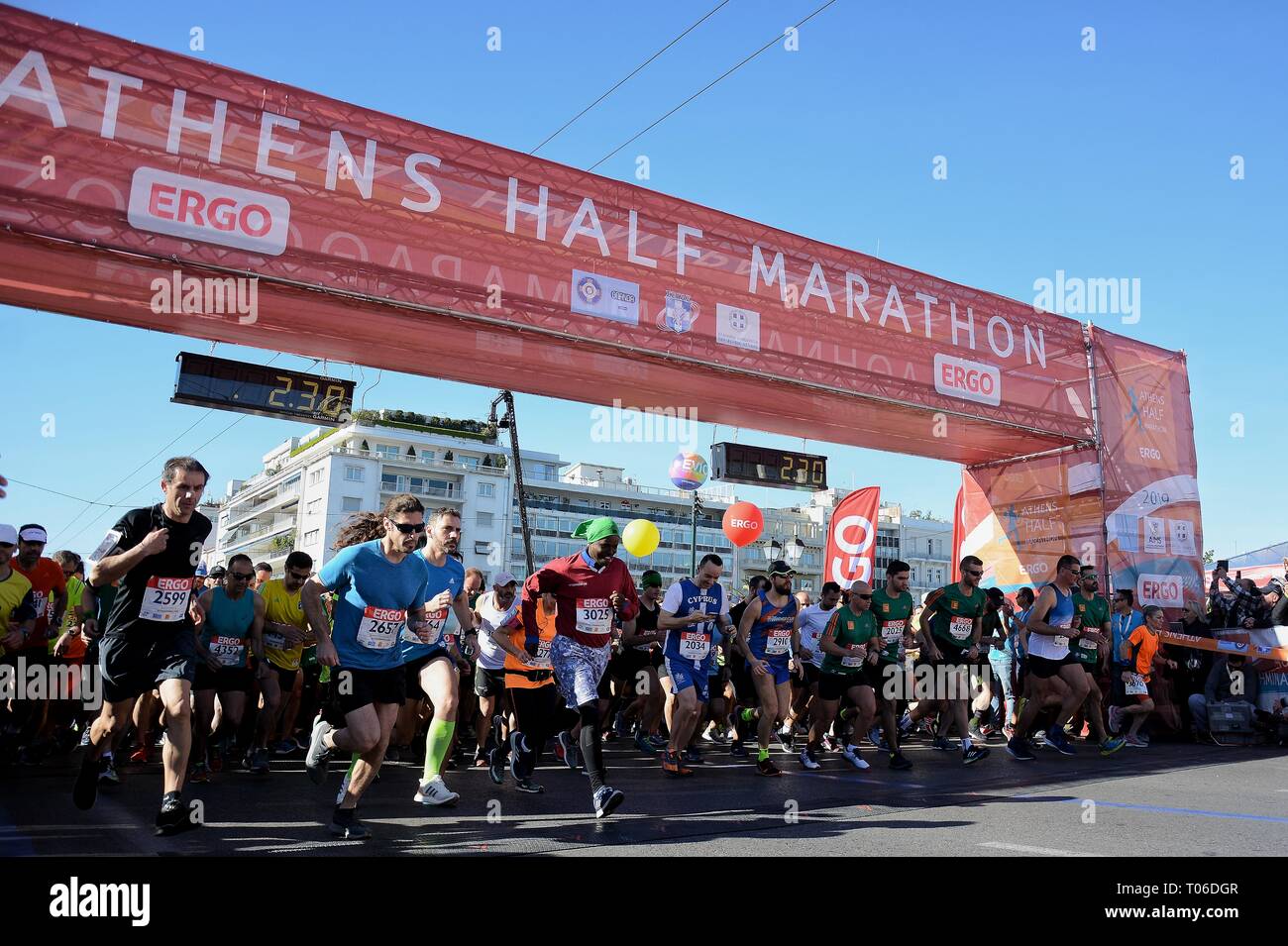 Marathon runner start line hi-res stock photography and images - Alamy