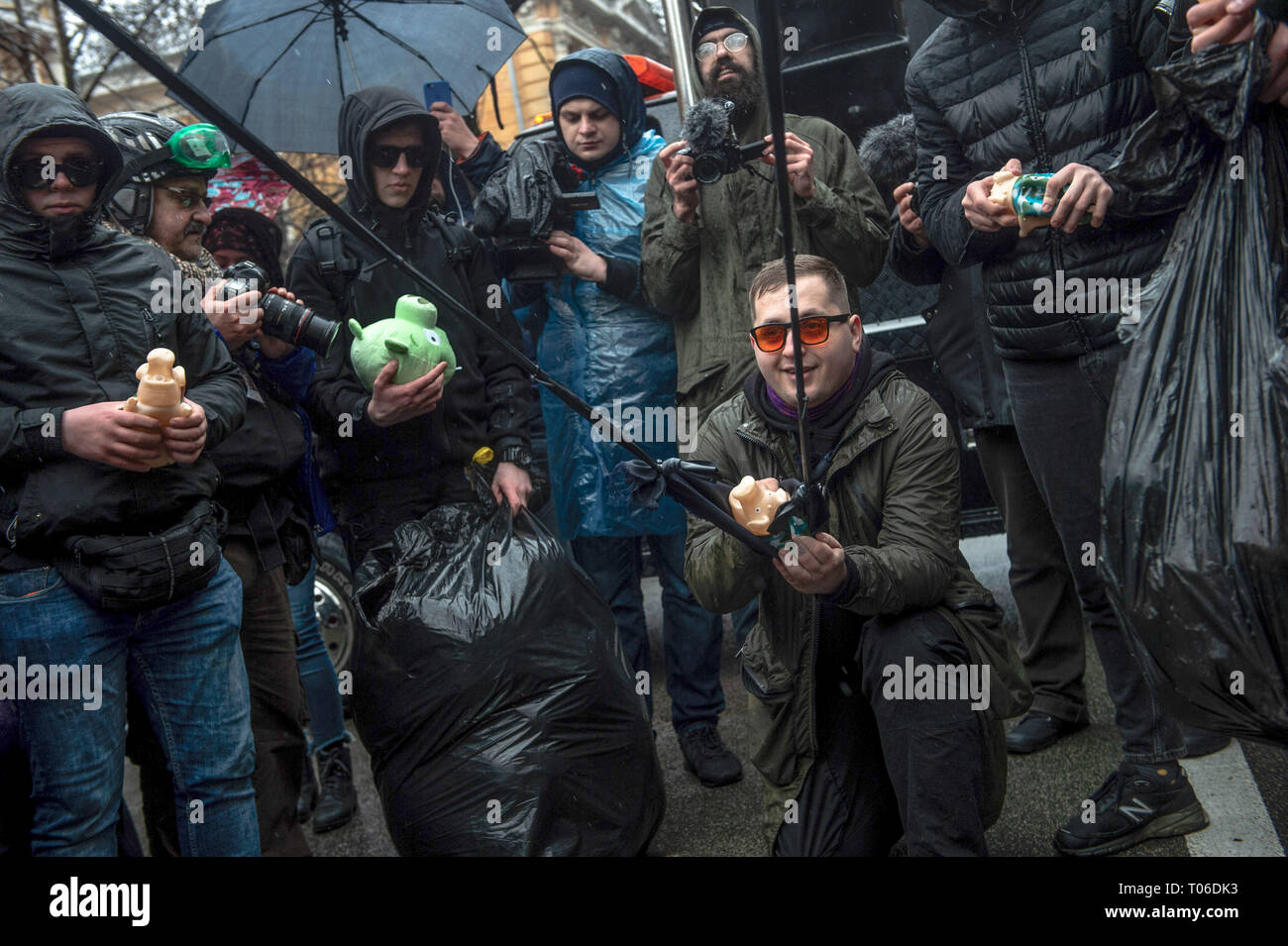 Launch pig hi-res stock photography and images - Alamy