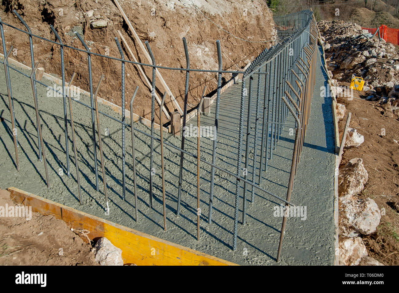reinforced concrete wall construction Stock Photo - Alamy