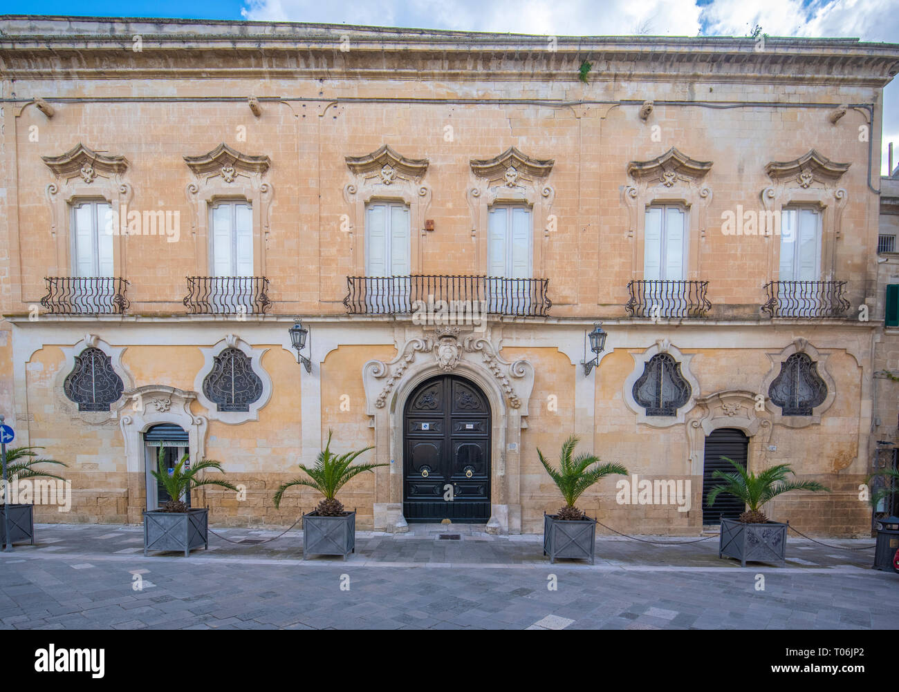 Italian house facade hi-res stock photography and images - Alamy