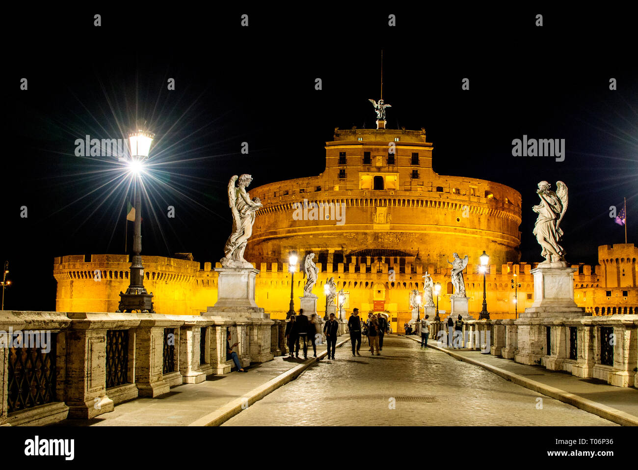 Angel statues bernini bridge angels hi-res stock photography and images ...