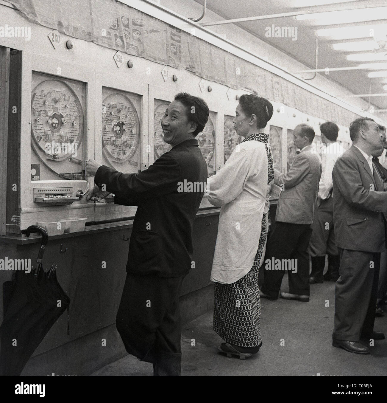 Tokyo 1960s hi-res stock photography and images - Alamy