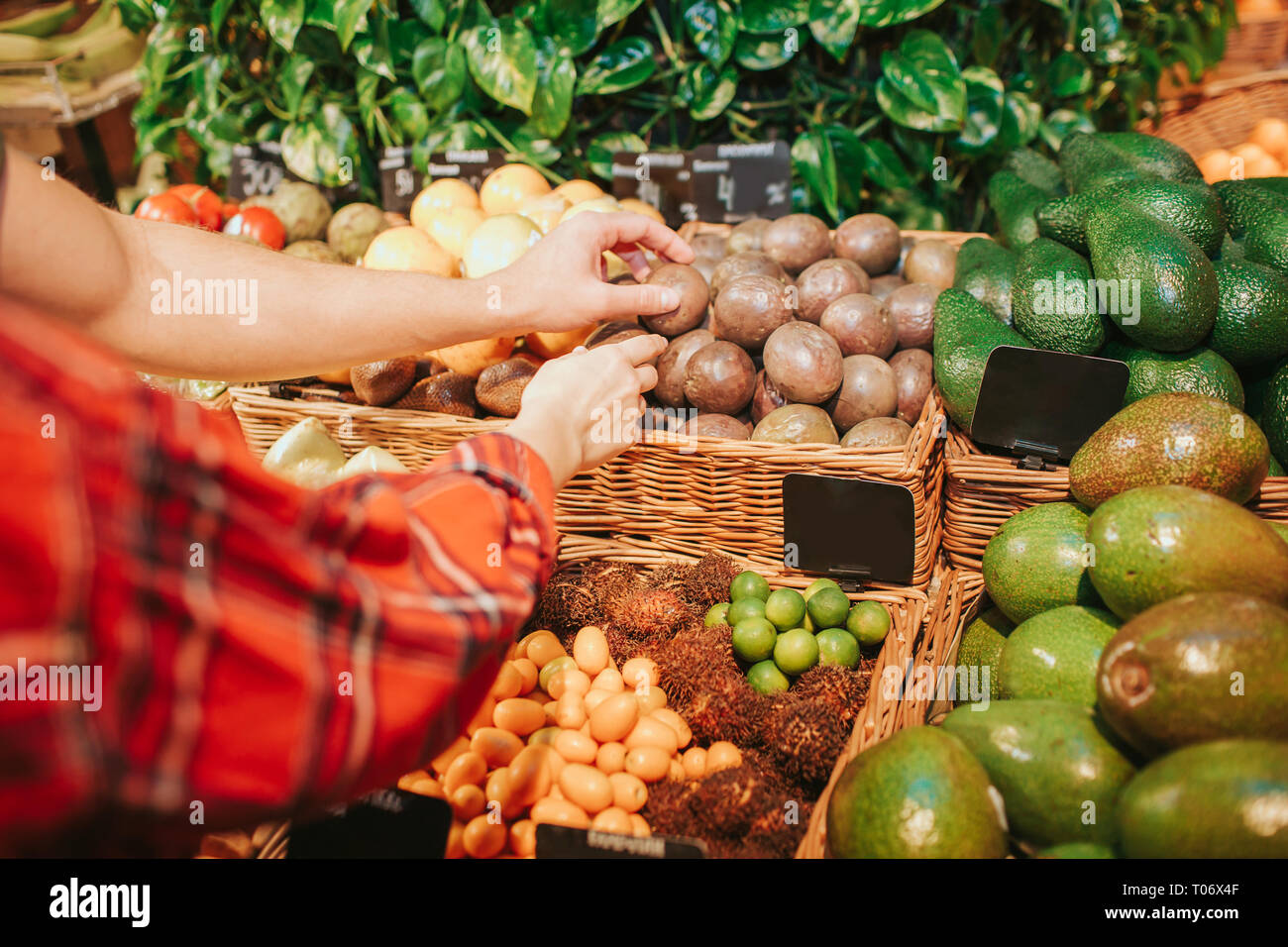 Reach shelf hi-res stock photography and images - Alamy