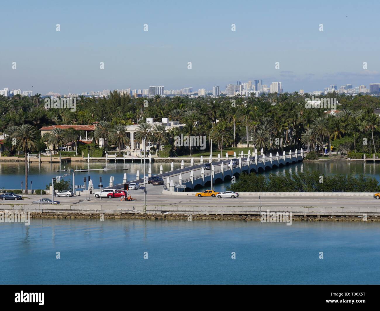 MIAMI, FLORIDA—JANUARY 2018: View of a bridge over Biscayne Bay with ...