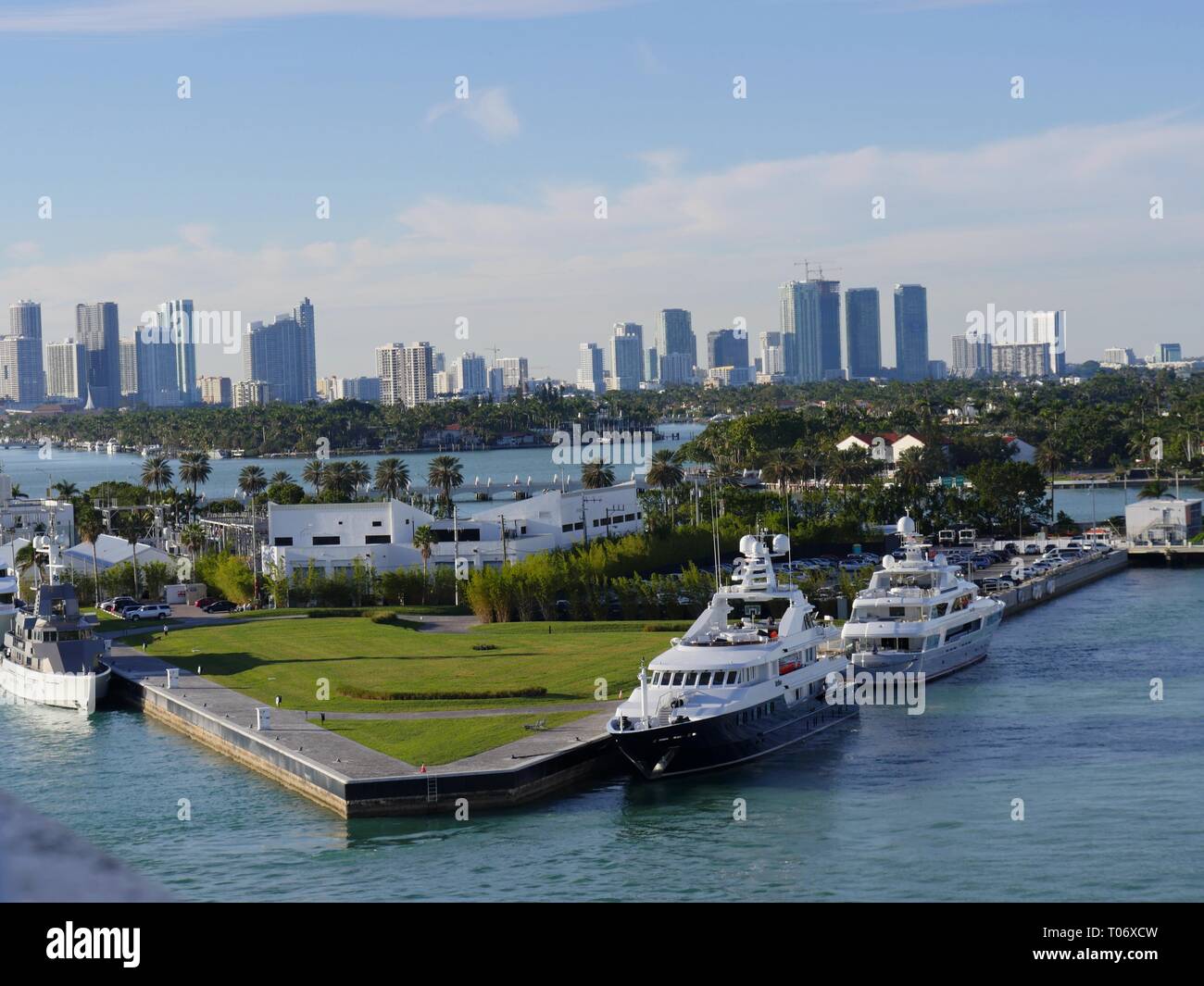 MIAMI, FLORIDA, USA—JANUARY 2018: View of a boat and yacht dock ...
