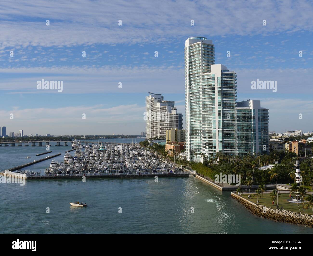 MIAMI, FLORIDA, USA—JANUARY 2018: Wide view of Biscayne Bay with rows ...