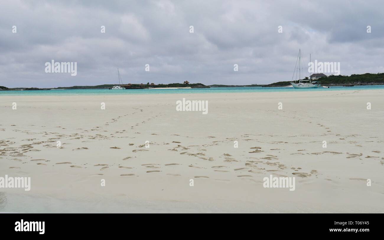 Exumas bar hi-res stock photography and images - Alamy