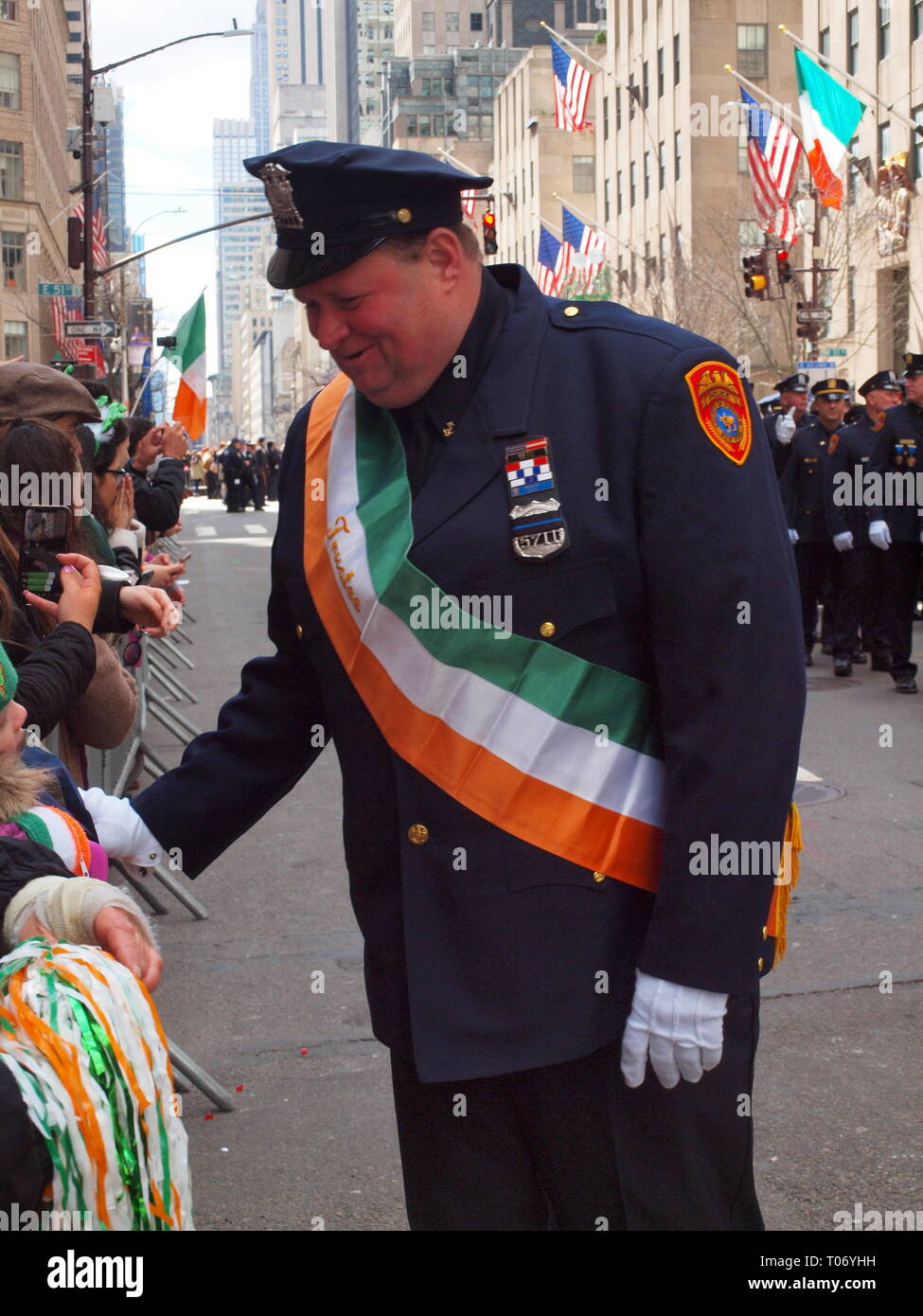 St patricks day parade us flag hi-res stock photography and images - Alamy