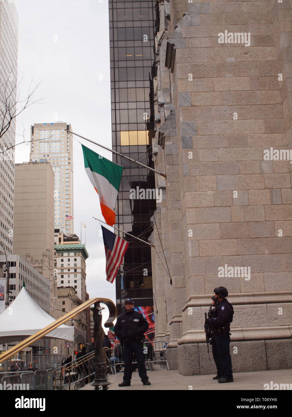 Nypd guard church hi-res stock photography and images - Alamy