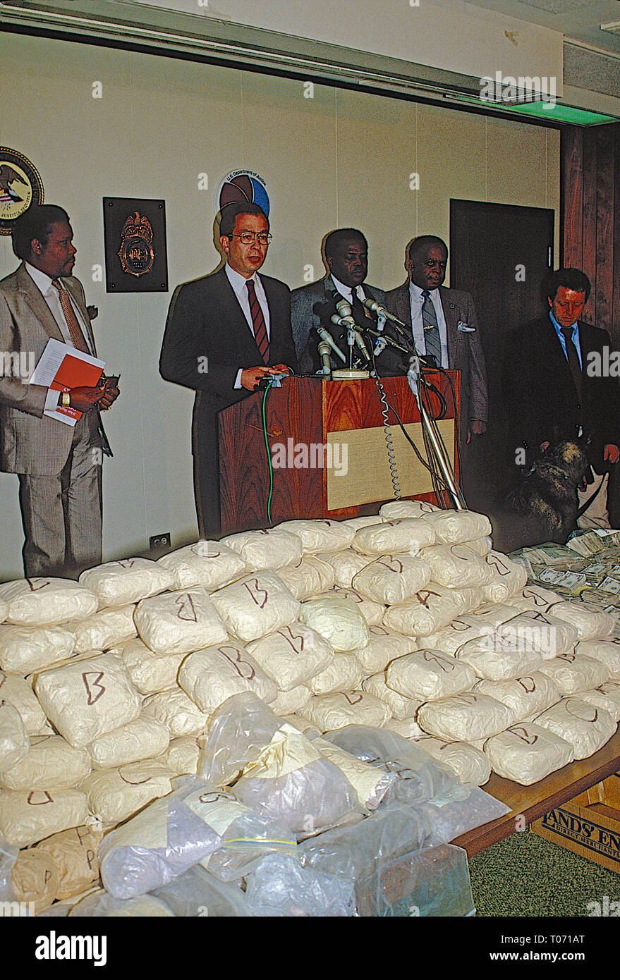 Chicago, Illinois. USA, May 18, 1987 Federal DEA agents display plies ...