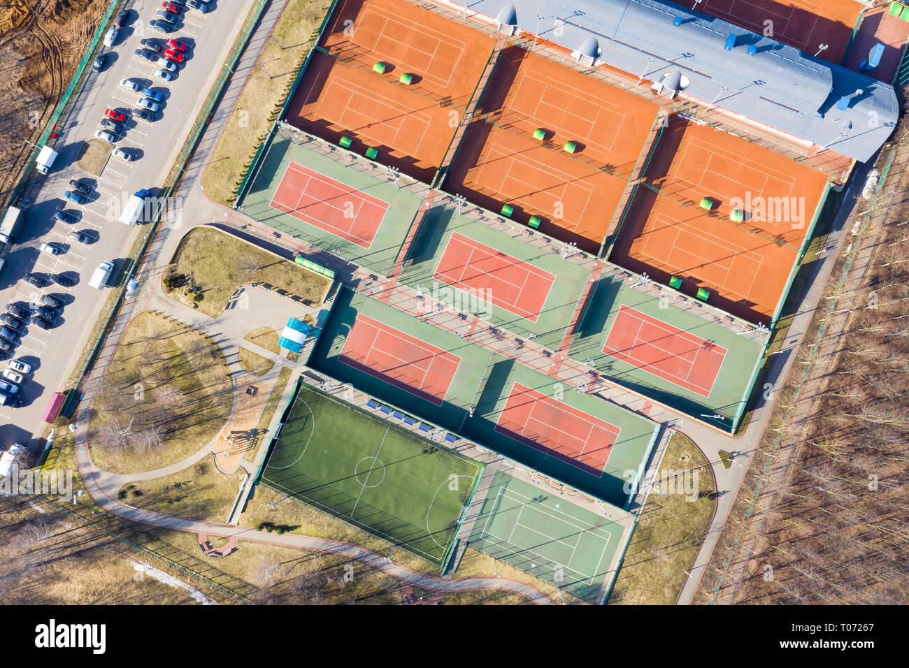 Birds eye view of tennis court hi-res stock photography and images - Alamy