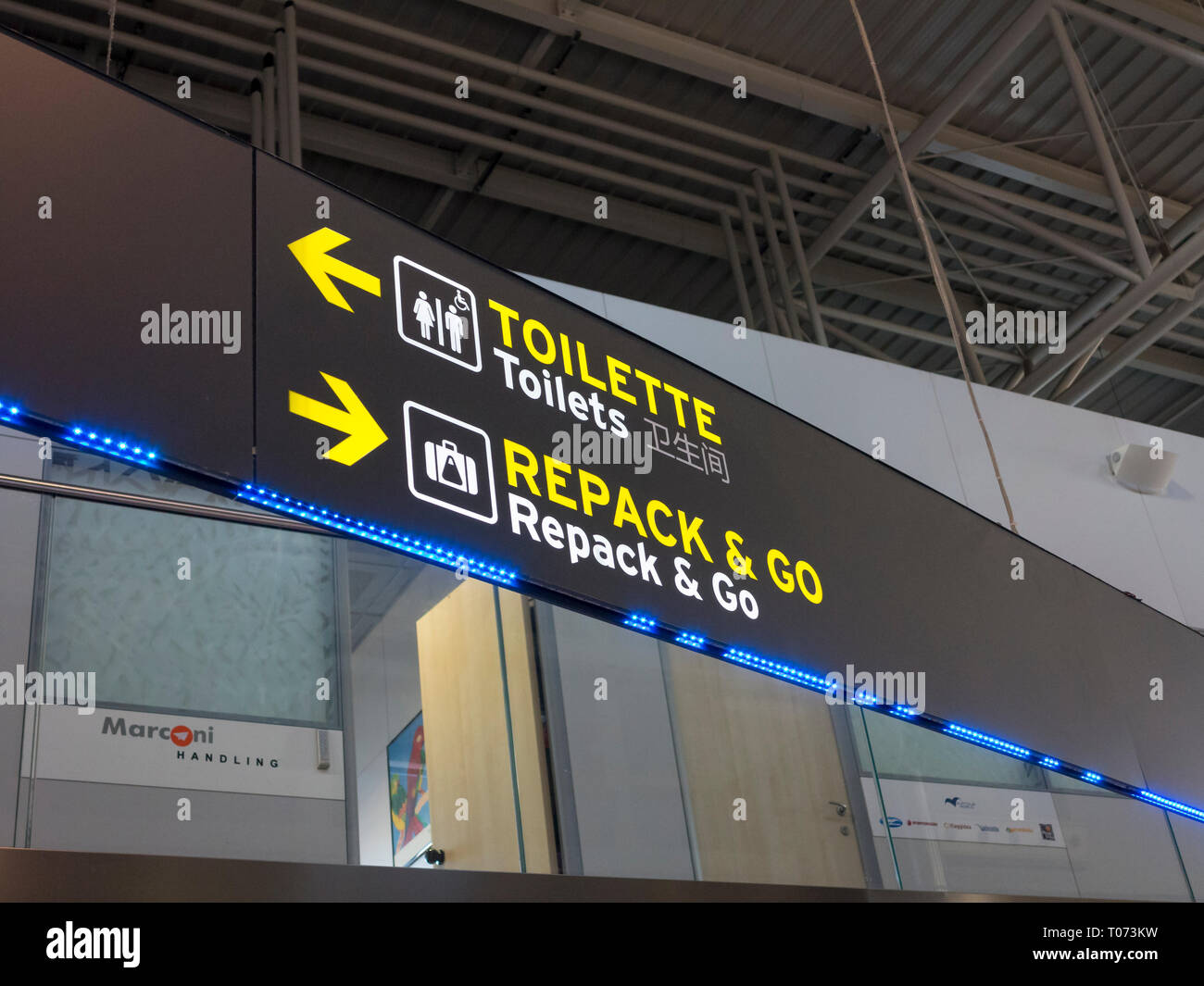 Repack and go sign Stock Photo - Alamy