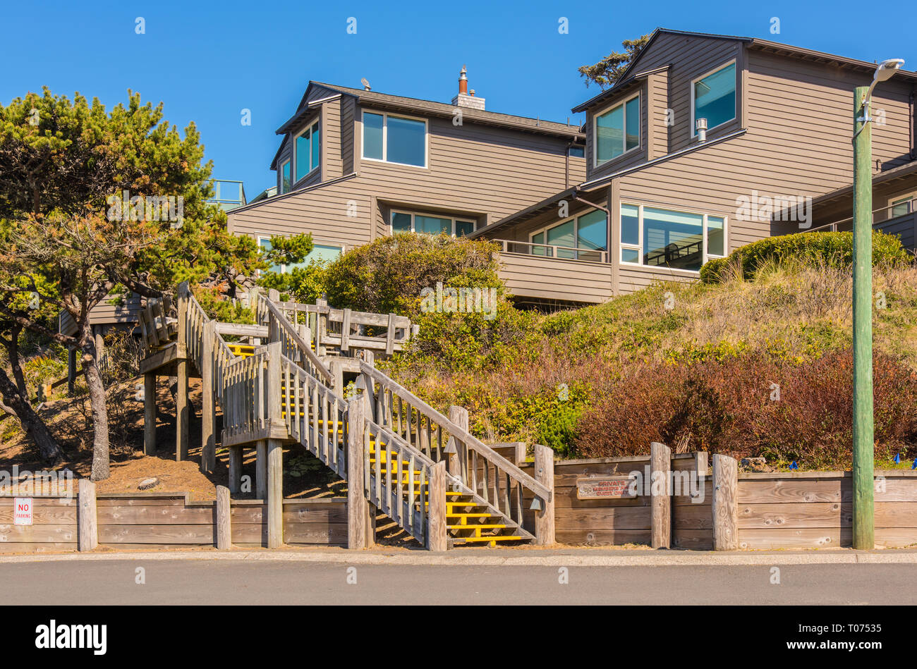 Canon beach houses on the Oregon coast Stock Photo - Alamy