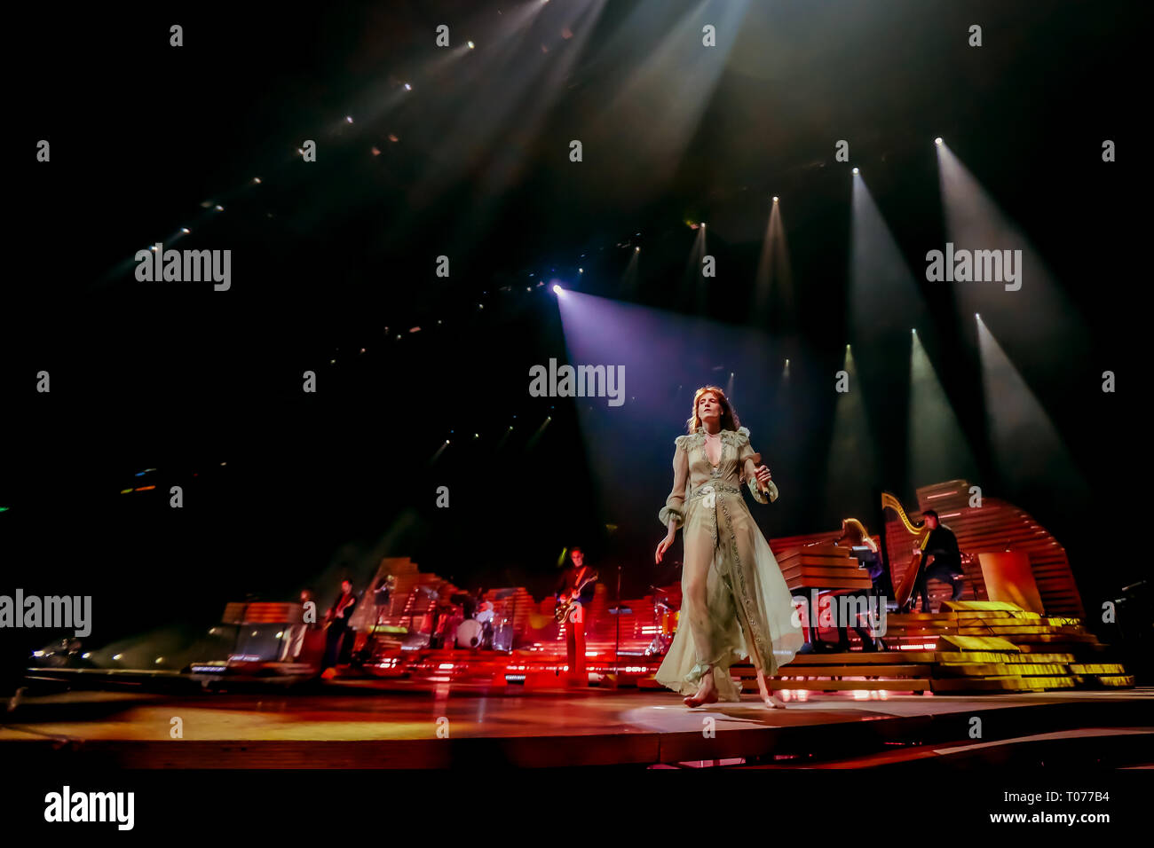 Florence the machine cantante hi-res stock photography and images - Alamy