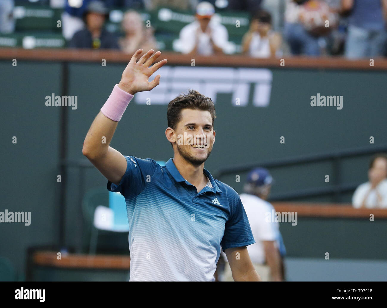 Poses with roger federer hi-res stock photography and images - Alamy