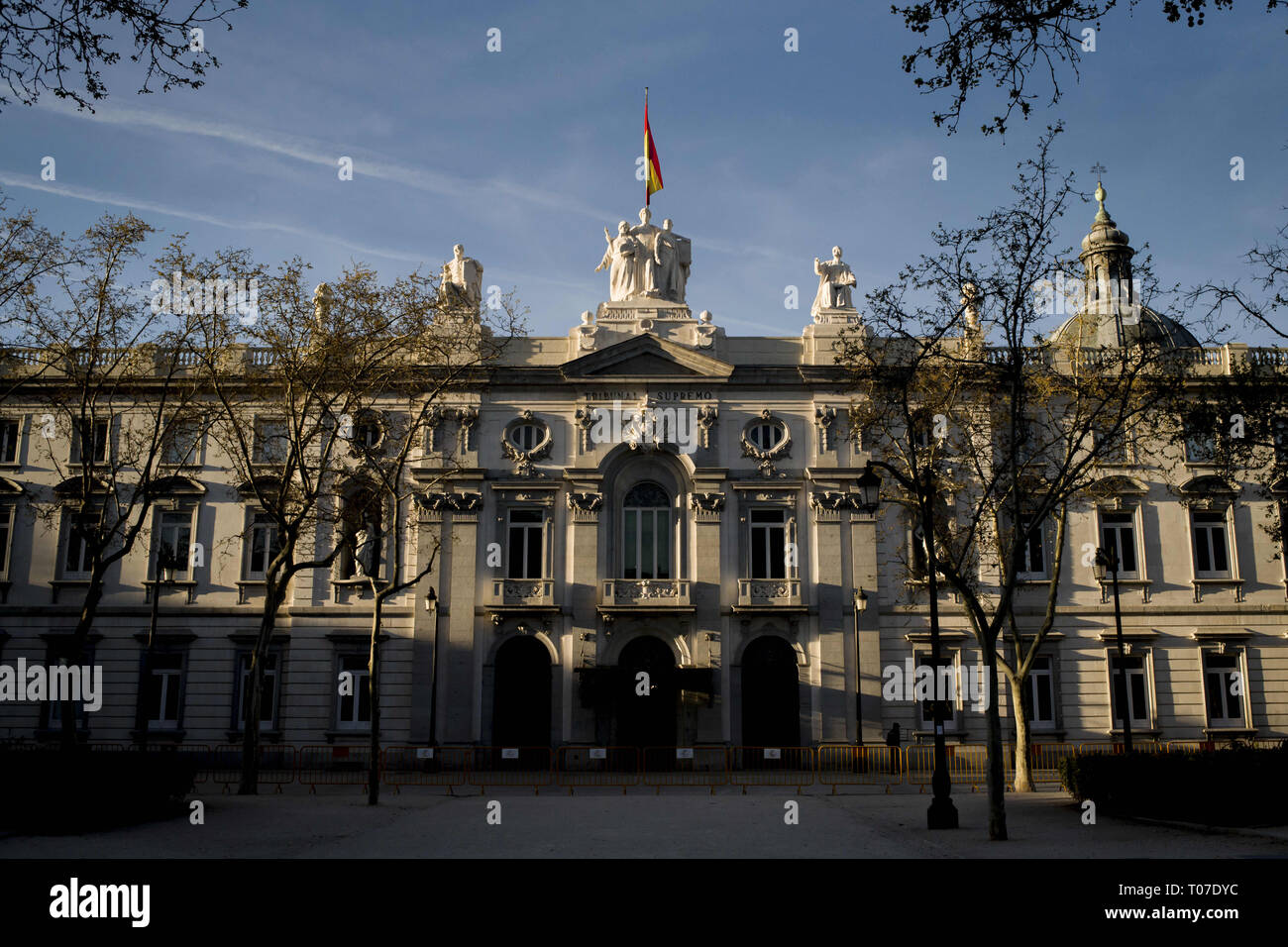 Edificio de fachada exterior hi-res stock photography and images - Alamy