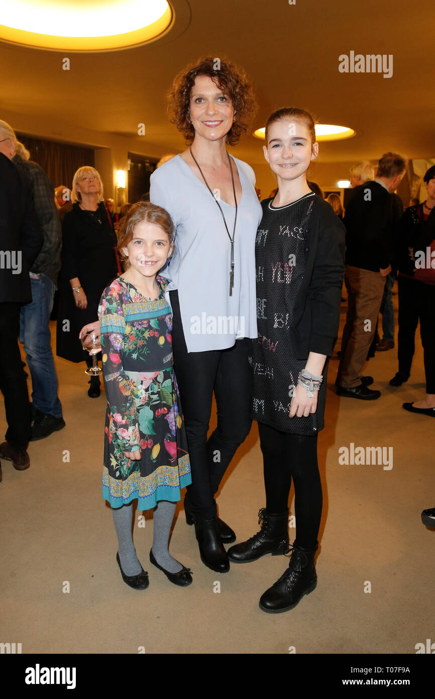 17 March 2019, Germany (German), Berlin: Heike Kloss with her daughters ...