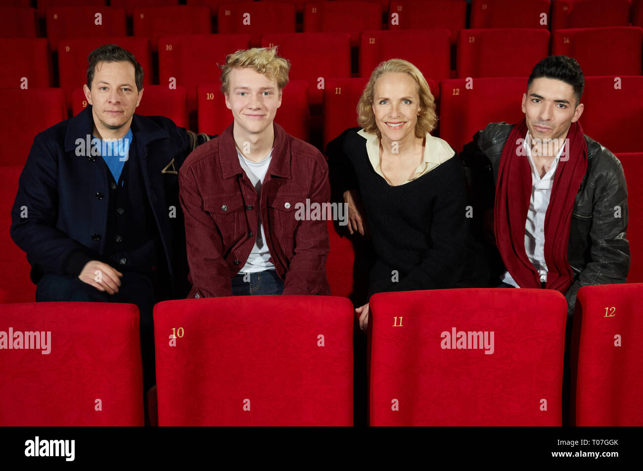 Hamburg, Germany. 18th Mar, 2019. The actors Trystan Pütter (l-r ...