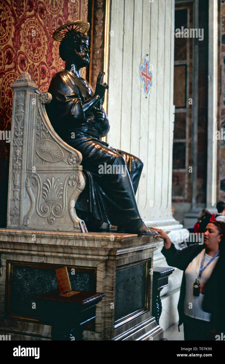 Rubbing St.Peter's toe,St.Peter's Bisilica,Vatican,Italy Stock Photo ...