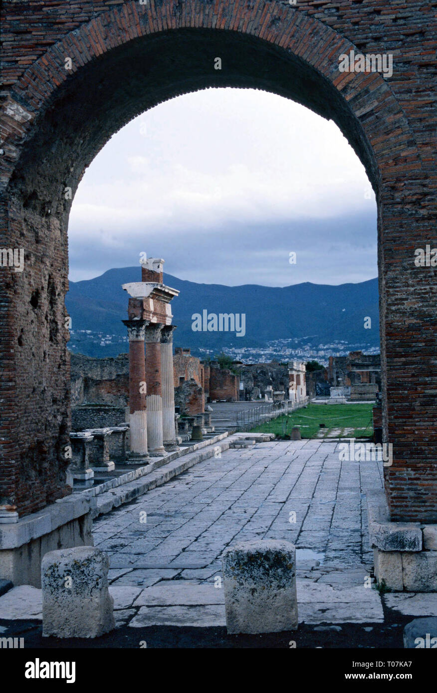 Pompeii forum arch hi-res stock photography and images - Alamy