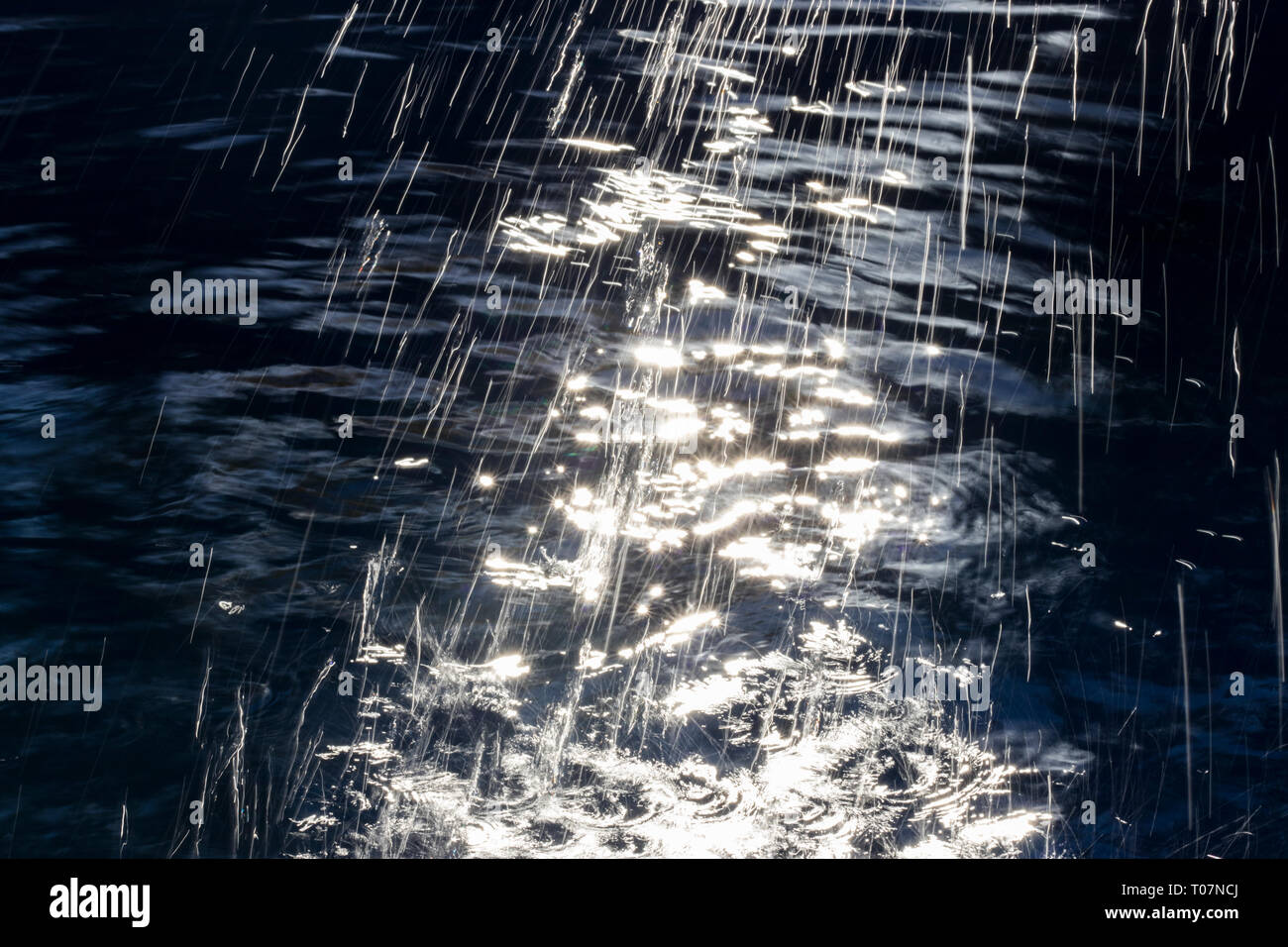 Splash above water hi-res stock photography and images - Alamy