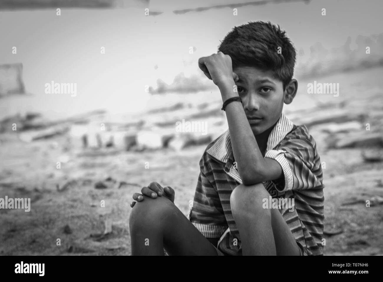 Lonely boy hi-res stock photography and images - Alamy