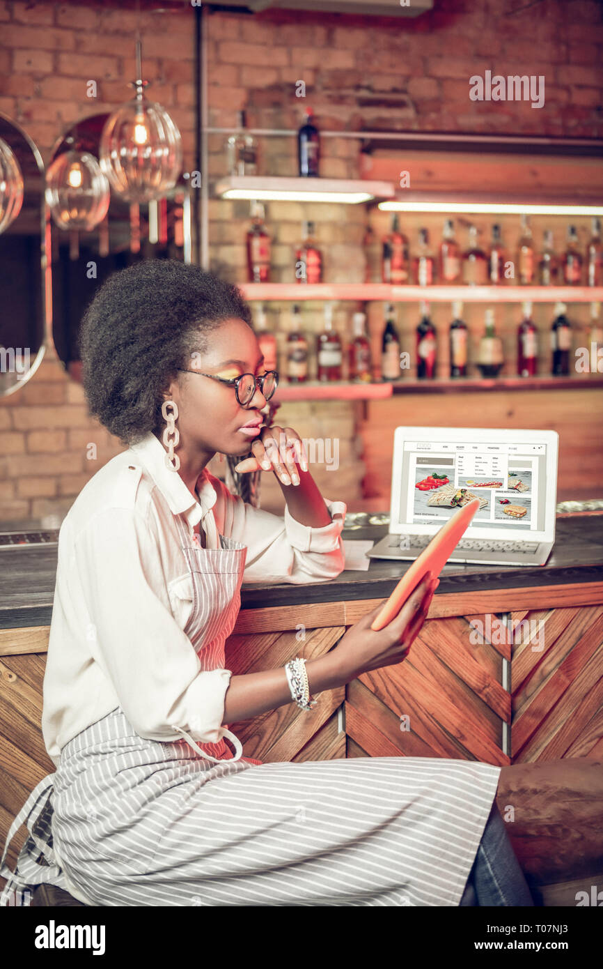 Bar employee hi-res stock photography and images - Alamy