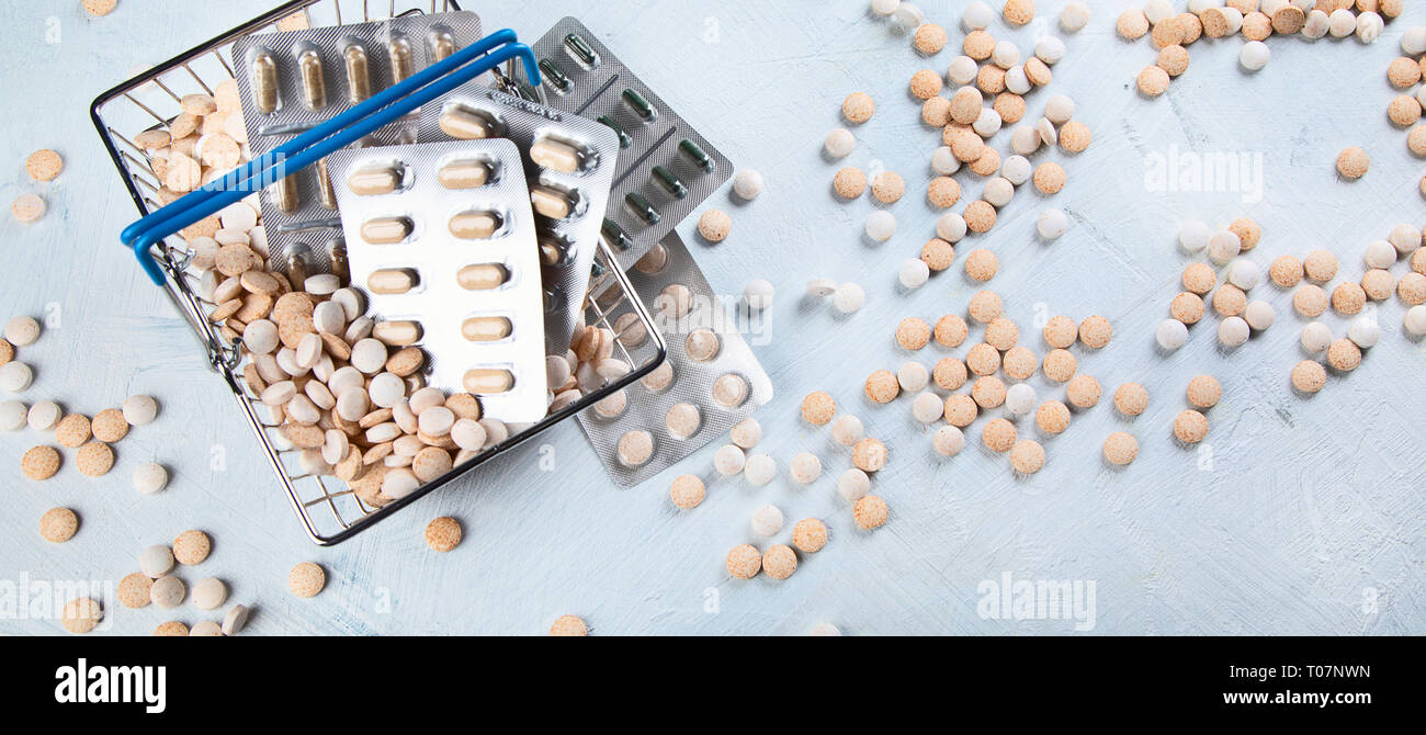 Pharmaceutical medicine pills. Medicine concept. Panorama, banner Stock ...