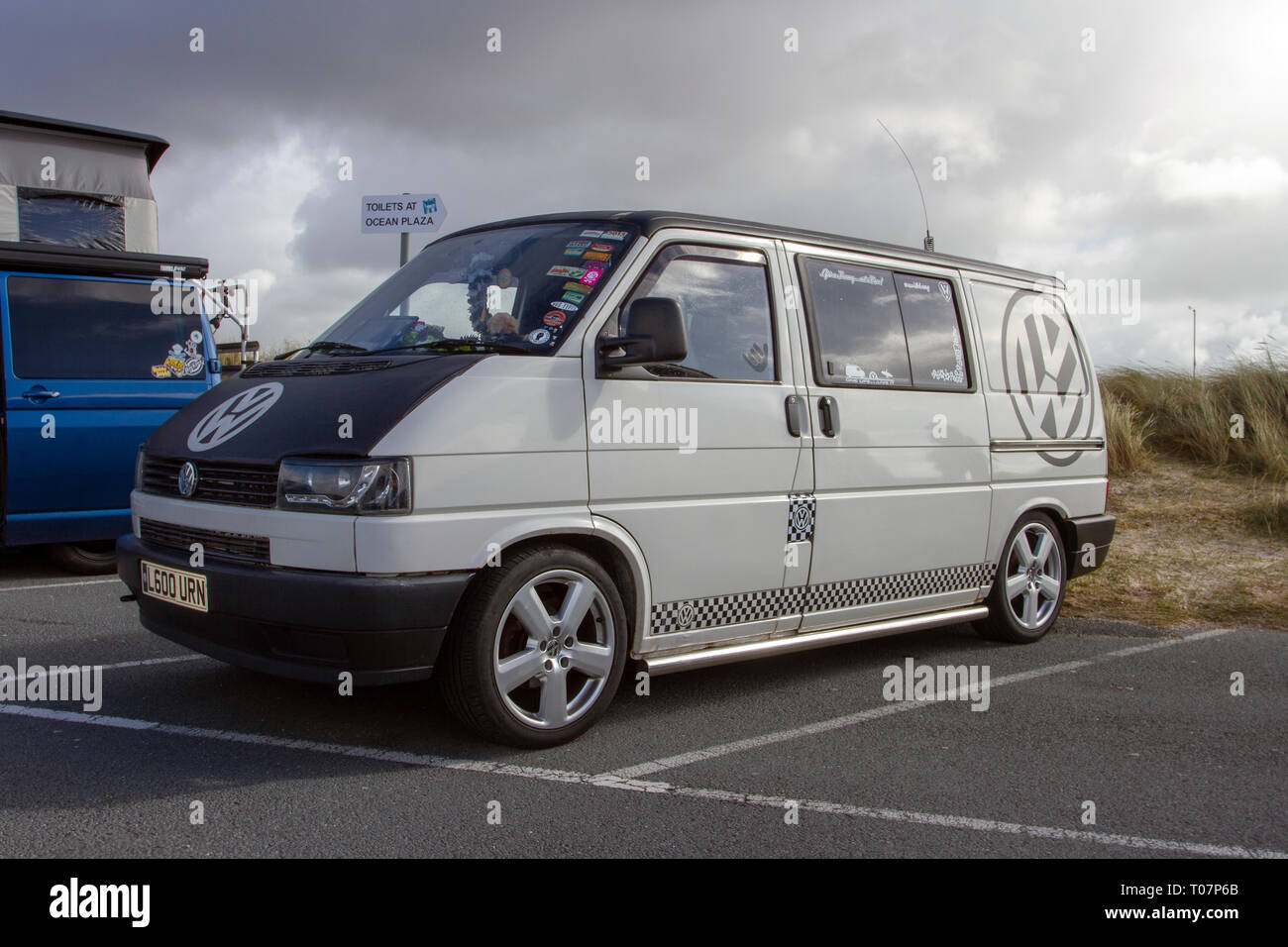 1996 90s white VW Volkswagen Transporter Caravelle 1896cc diesel window ...