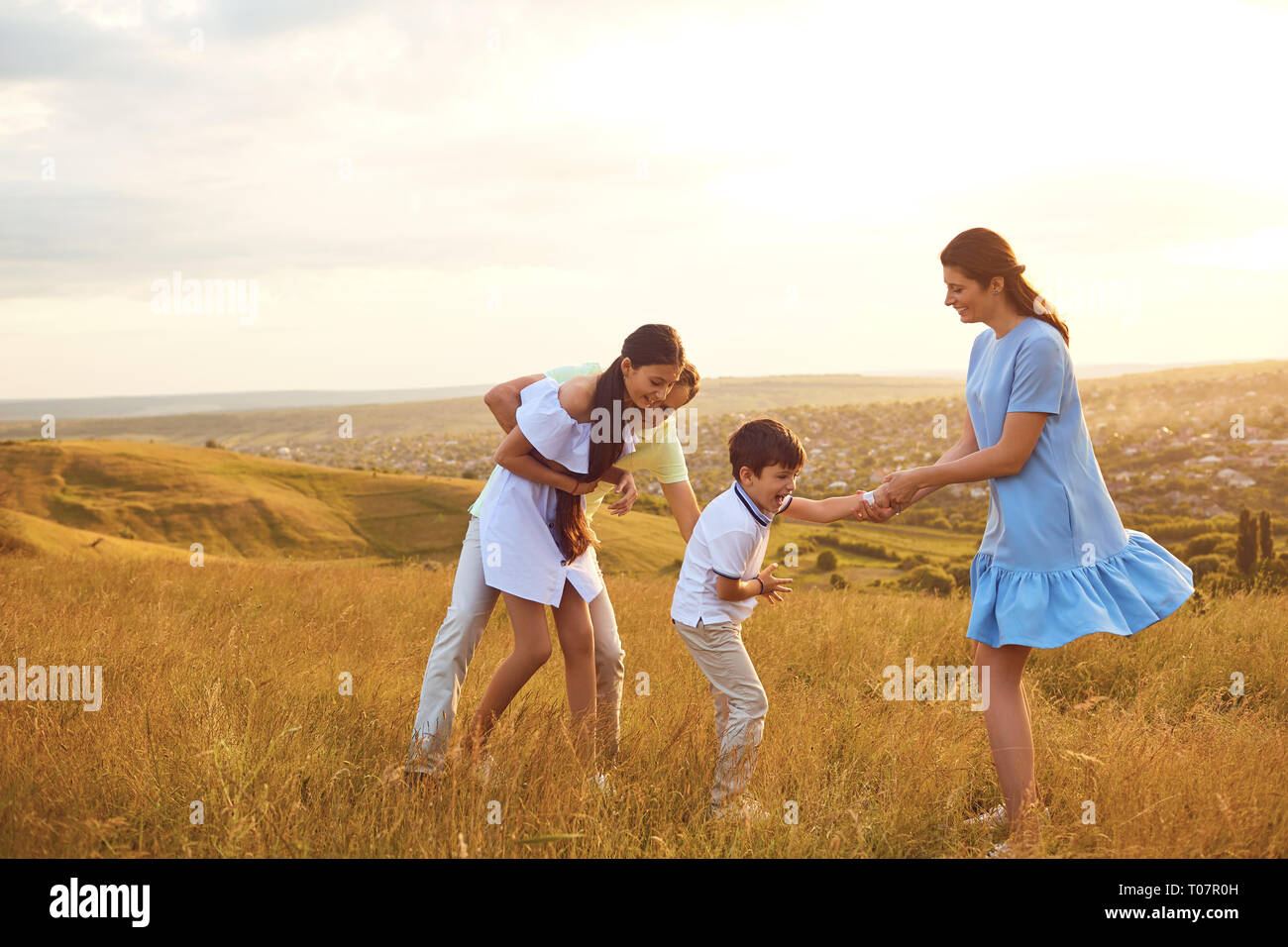 Family fun field hi-res stock photography and images - Alamy