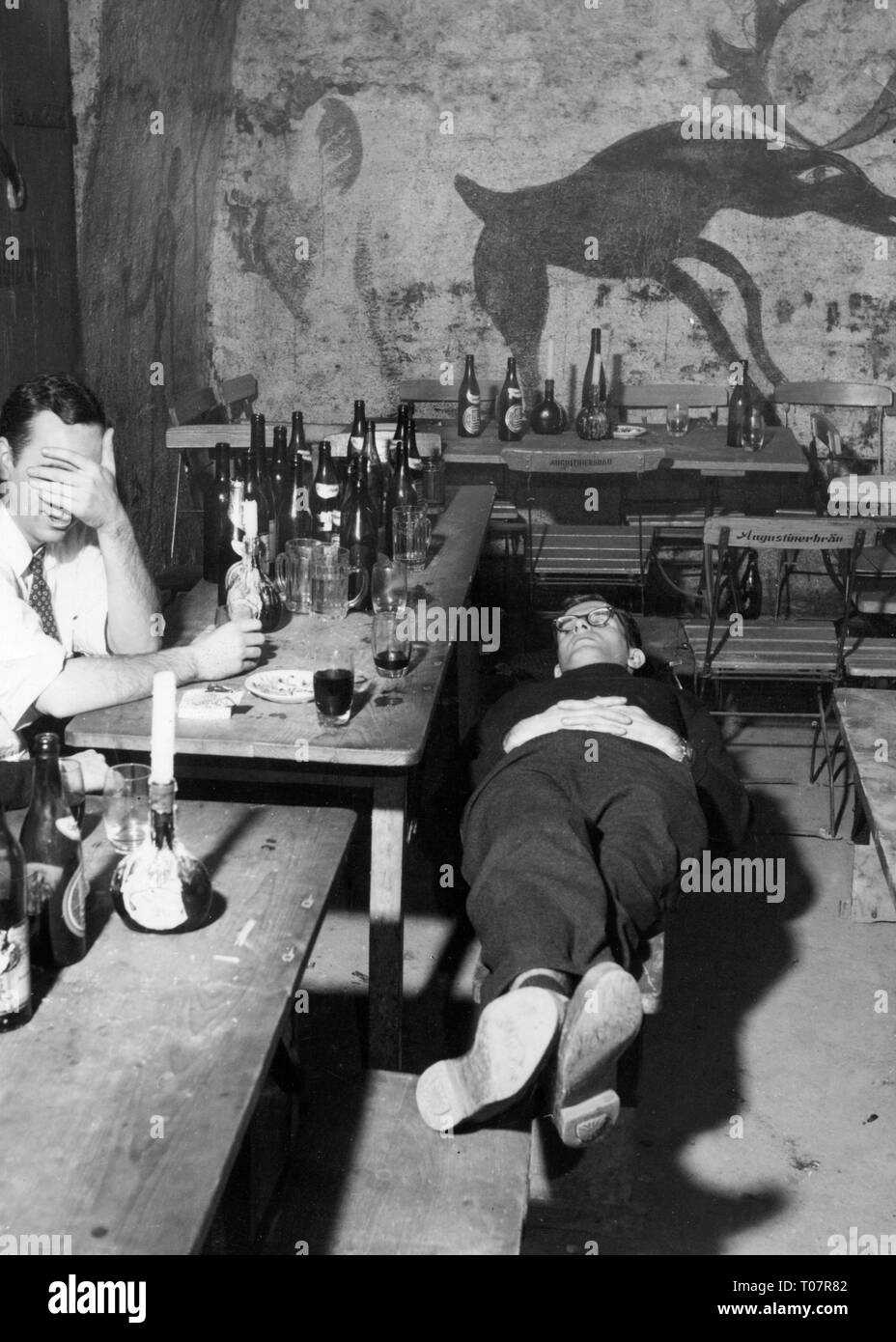 1950s pub hi-res stock photography and images - Alamy
