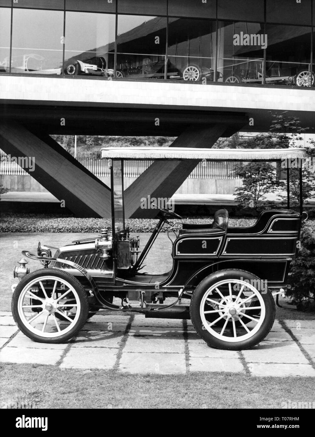 1902 car hi-res stock photography and images - Alamy