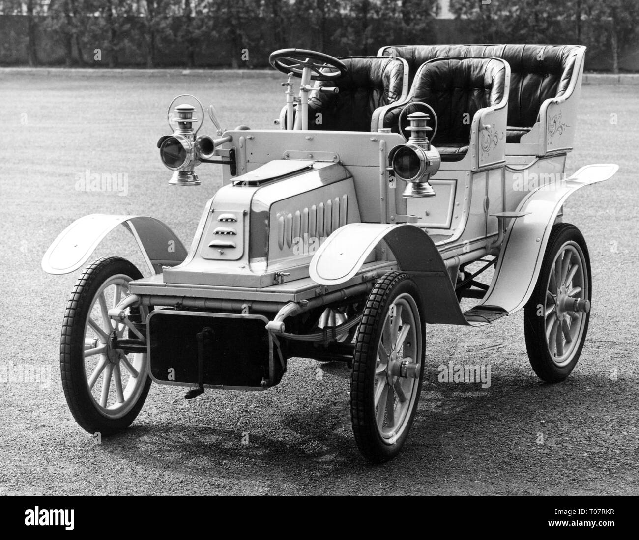 Hand crank car hi-res stock photography and images - Alamy