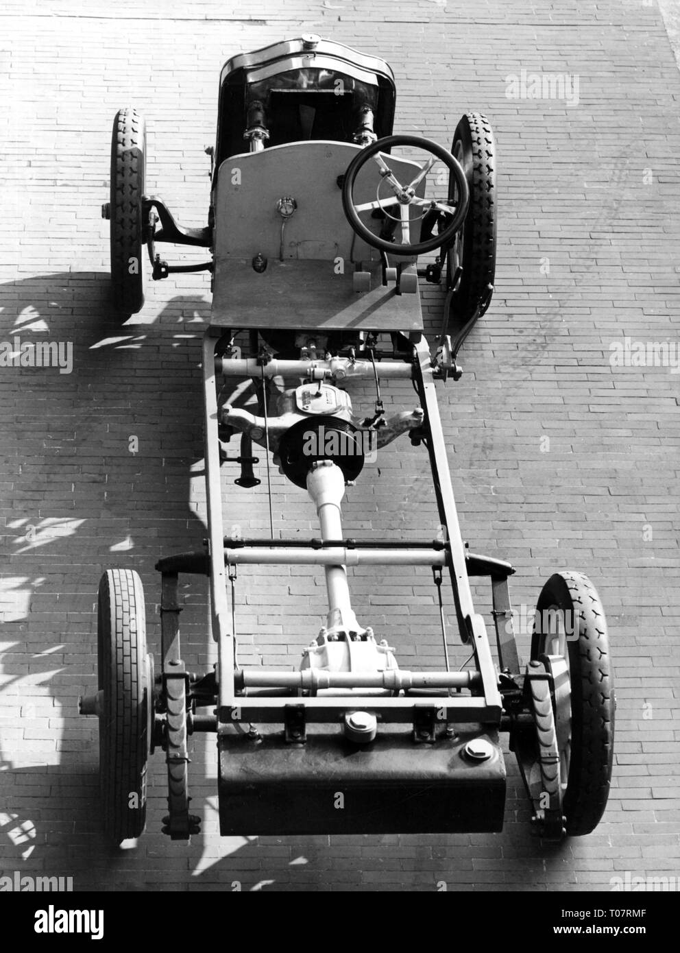 Ladder chassis car hi-res stock photography and images - Alamy