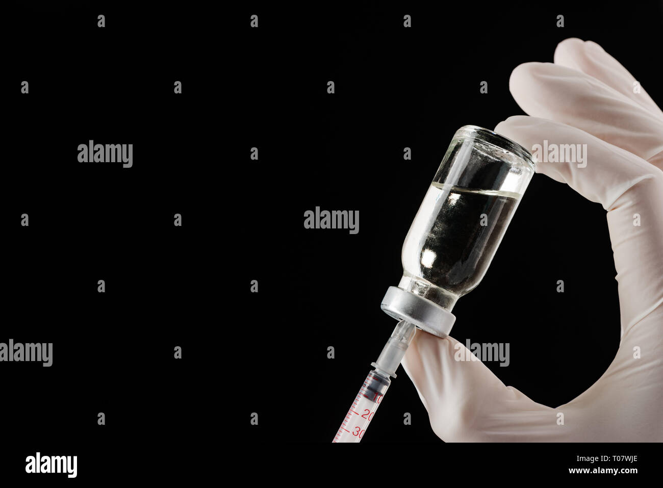 Vial and syringe on black hi-res stock photography and images - Alamy