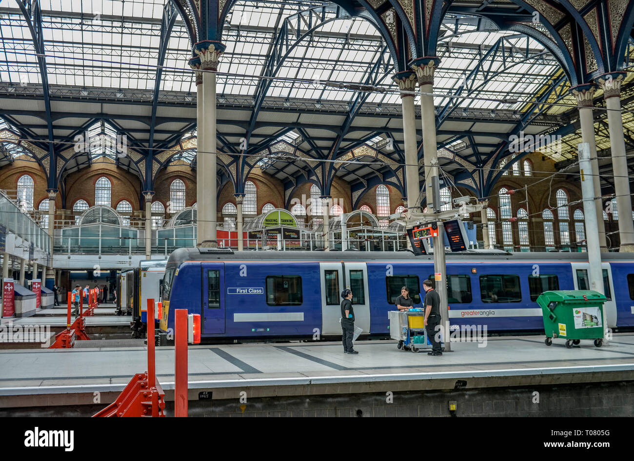 England the station hi-res stock photography and images - Alamy