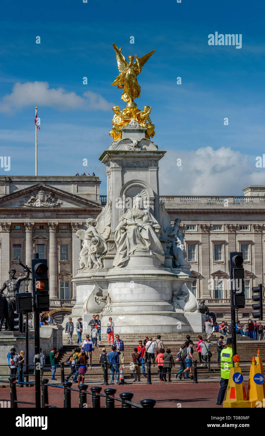 Statues memorials london hi-res stock photography and images - Alamy