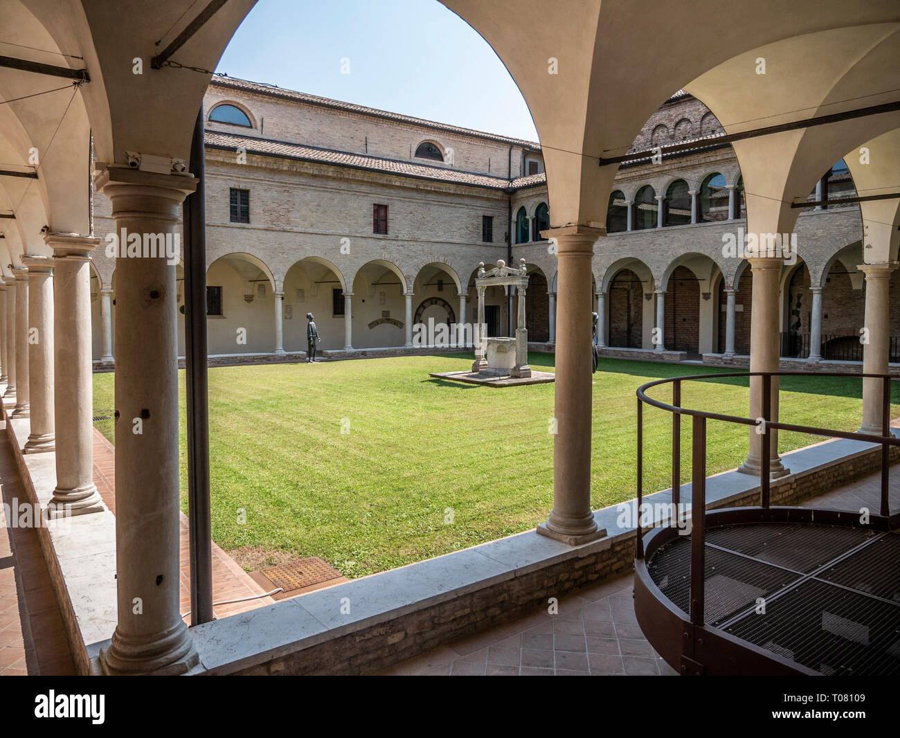 Franciscan pillars hi-res stock photography and images - Alamy