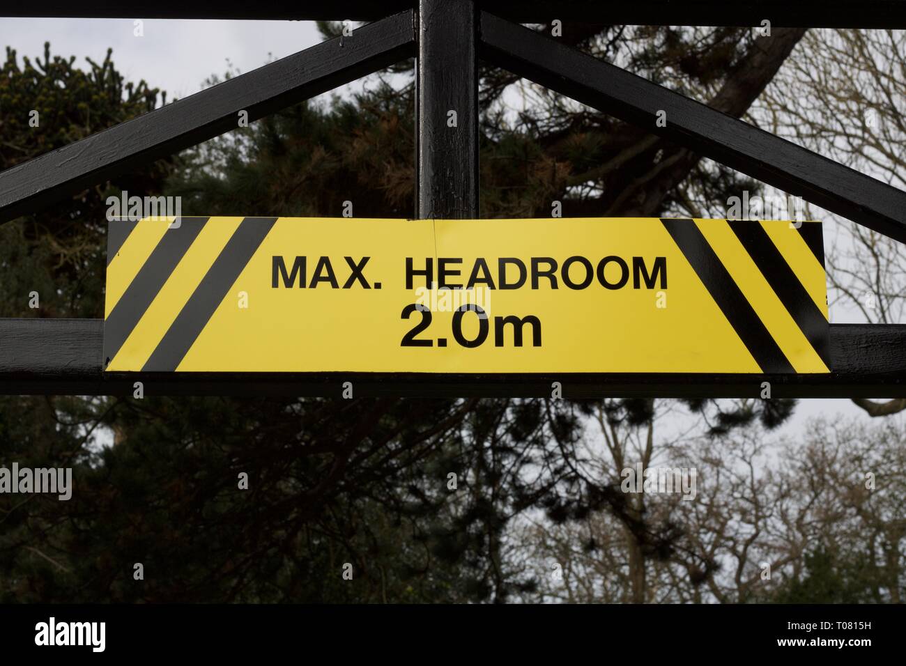 Headroom hi-res stock photography and images - Alamy