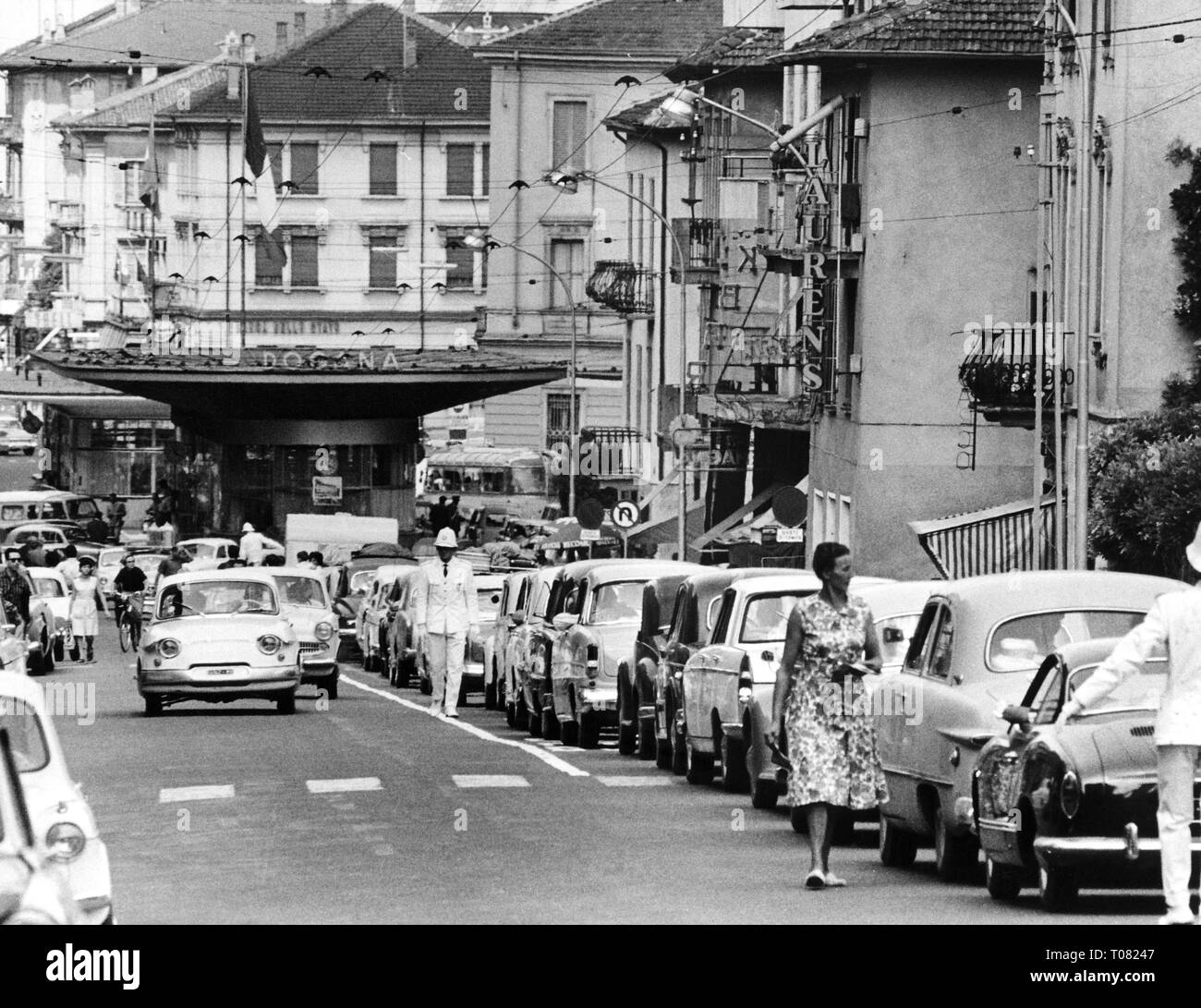 traffic at the ponte chiasso custom, 1968 Stock Photo - Alamy