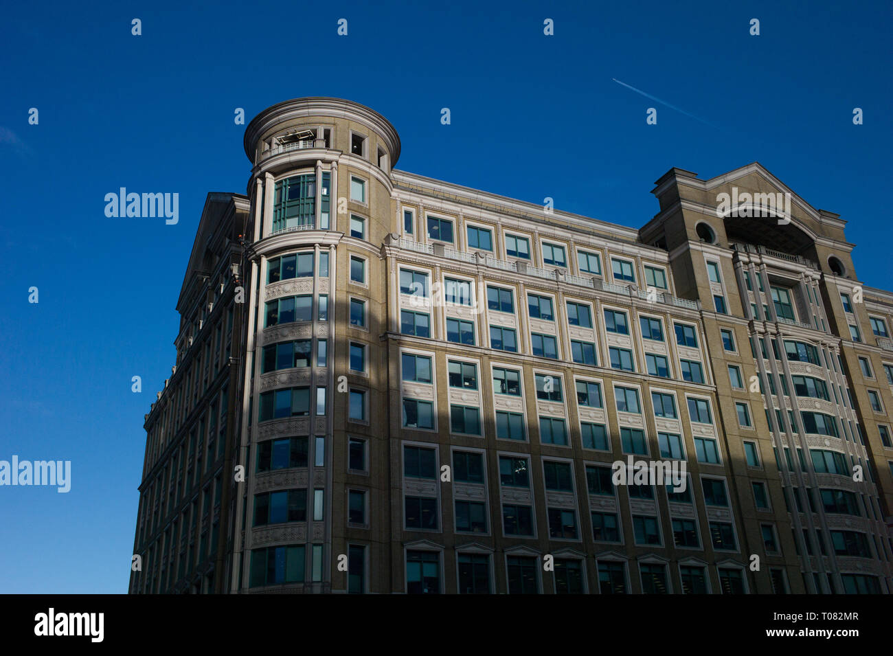 Cabot Square, Canary Wharf, London Stock Photo - Alamy