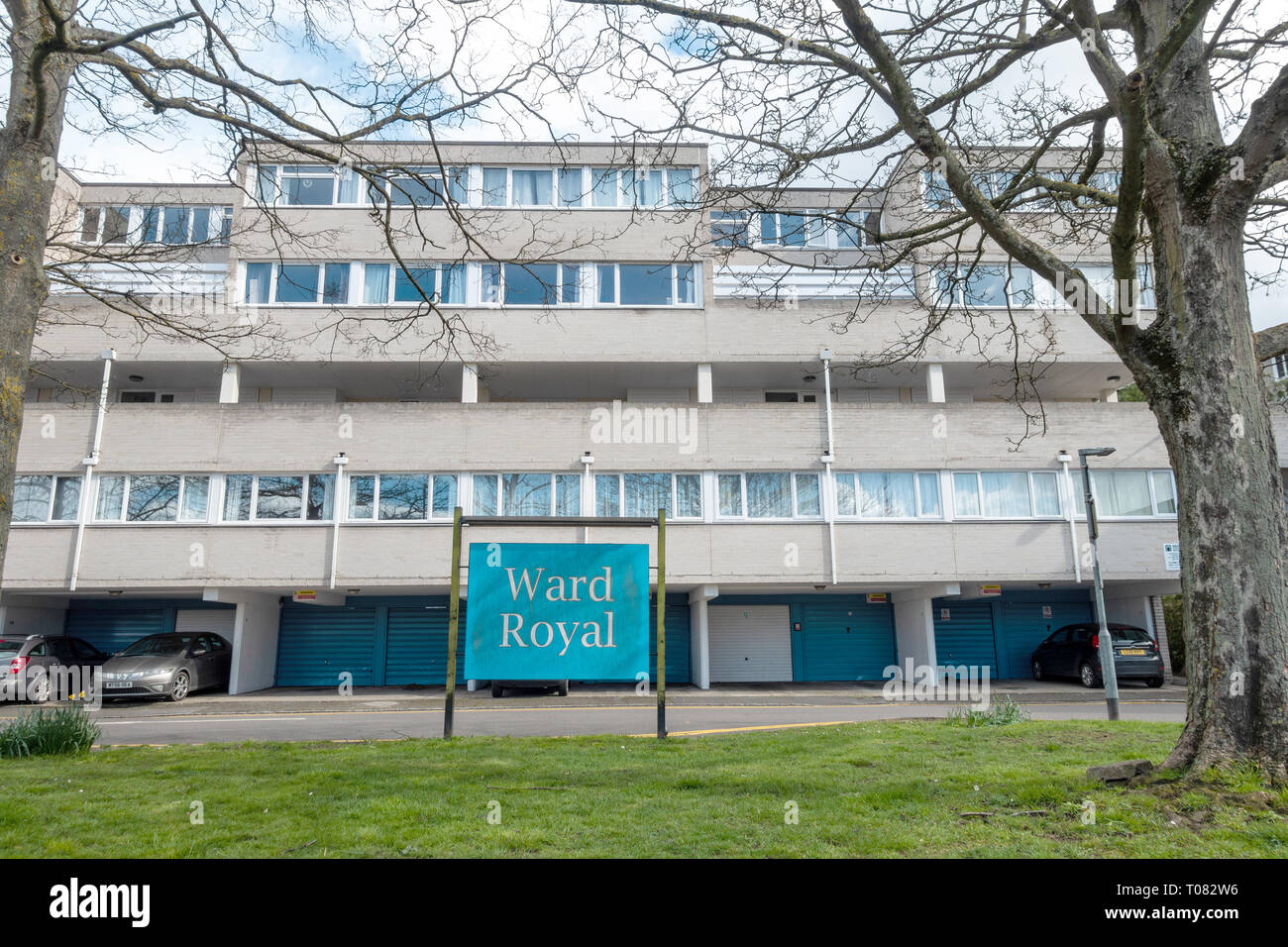 Grey unattractive building hi-res stock photography and images - Alamy