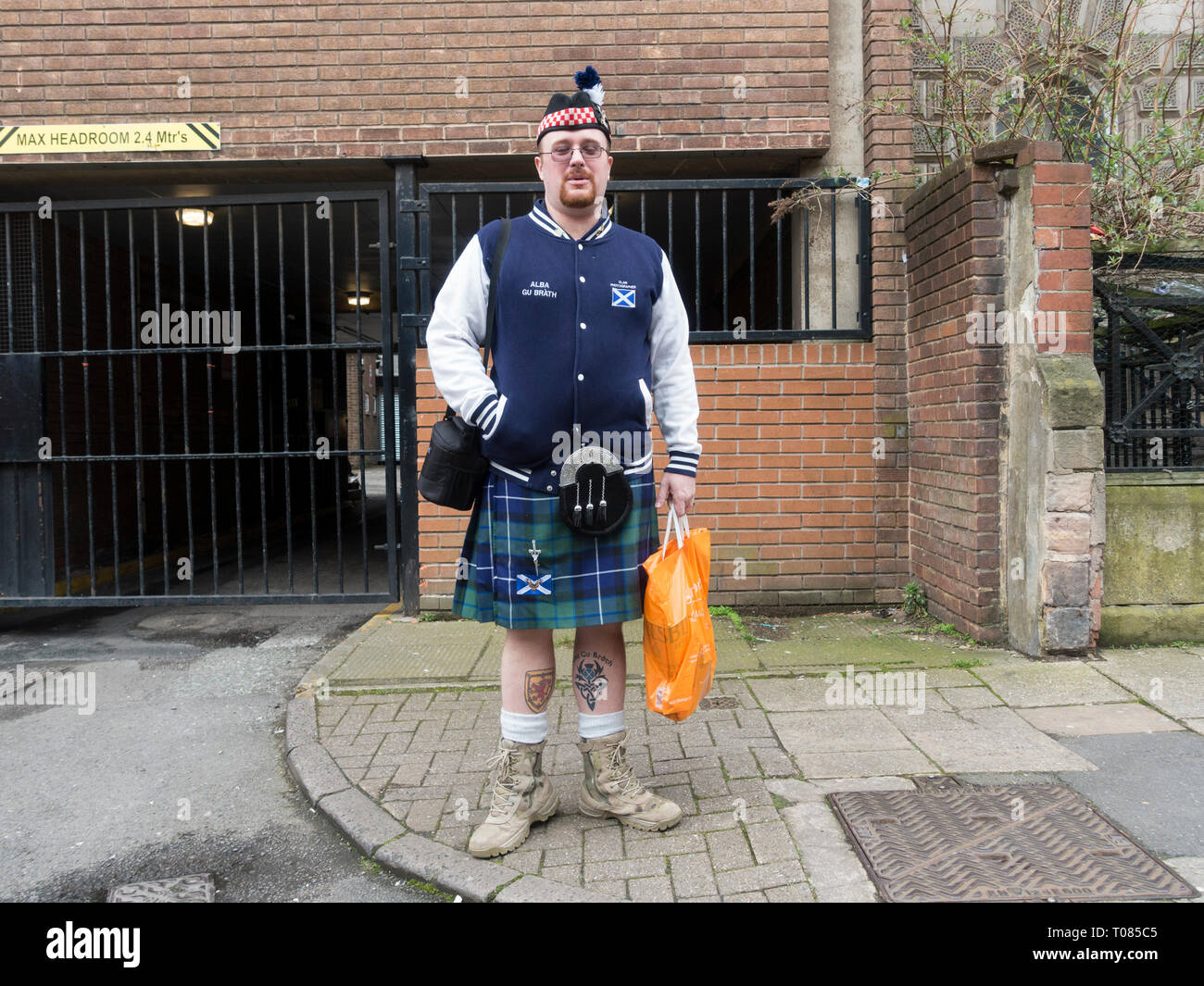 Scottish Man in Kilt Stock Photo - Alamy