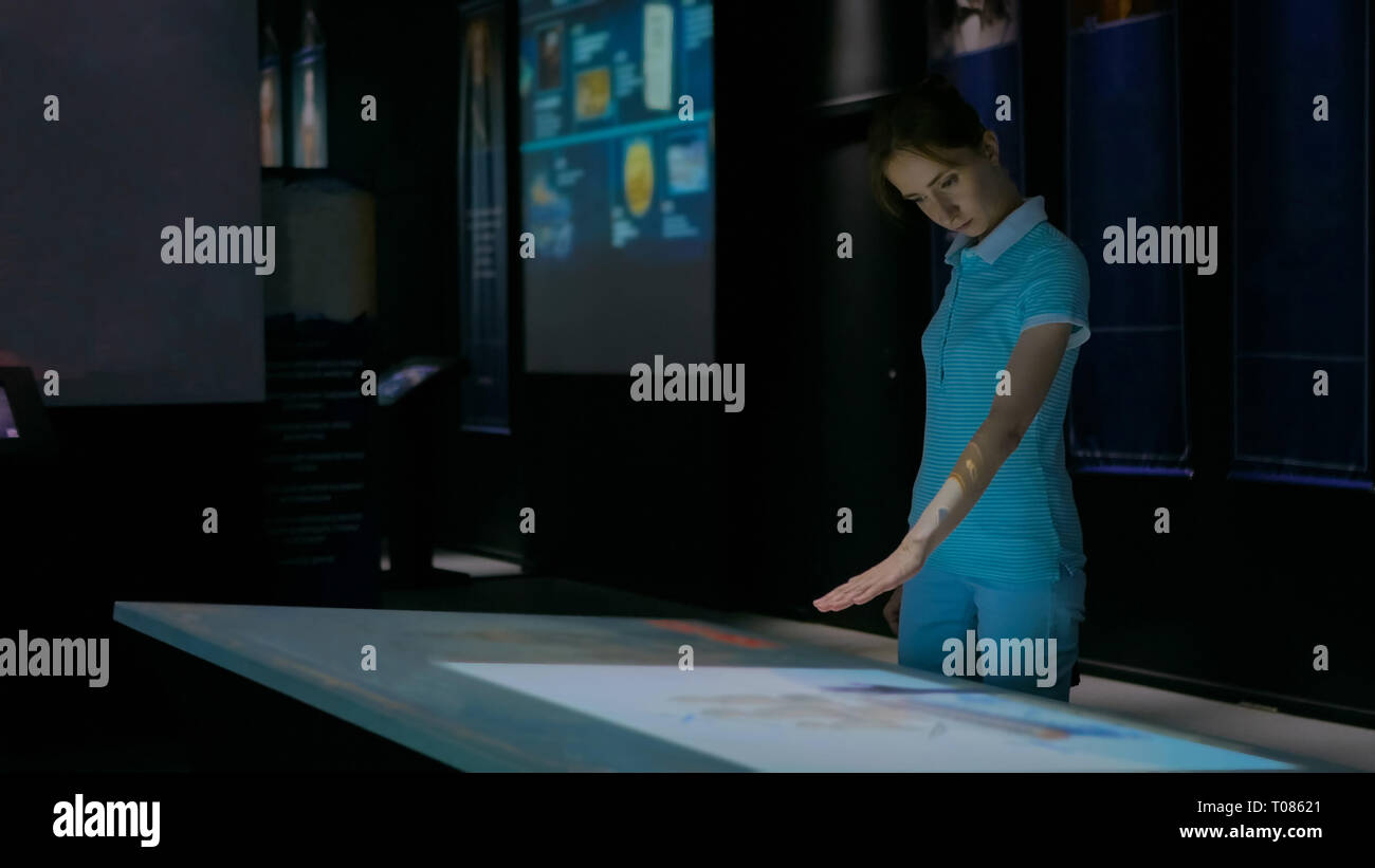 Map kiosk hi-res stock photography and images - Alamy